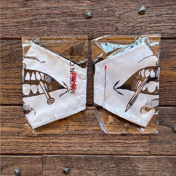 Manga | Accessories | Junji Ito Itoverse Face Mask Viz Media Sdcc ...